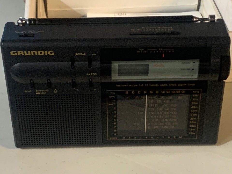 GRUNDIG World Band Receiver 12 Band Shortwave Radio RK-709, Listening ...