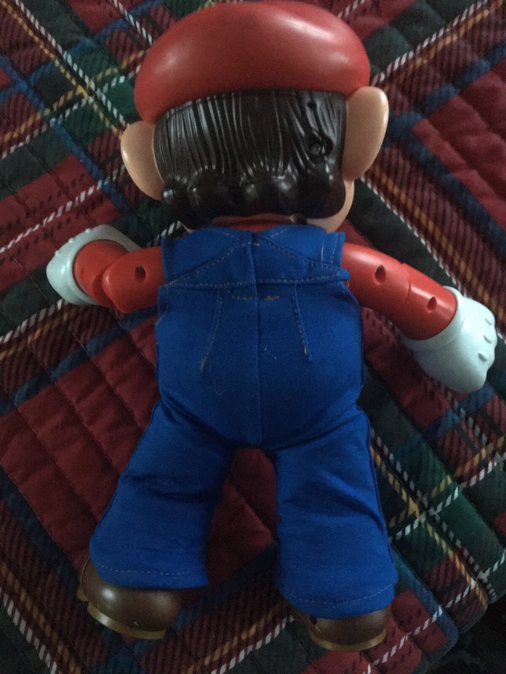 Nintendo Super Mario “It's A-Me Mario!” Talking Deluxe Action Figure ...