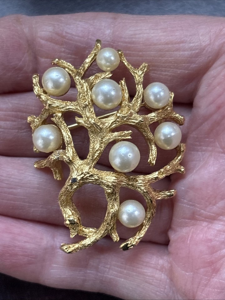 Vintage Sign Crown TRIFARI Coral Reef Textured Gold Tone Faux Pearls ...