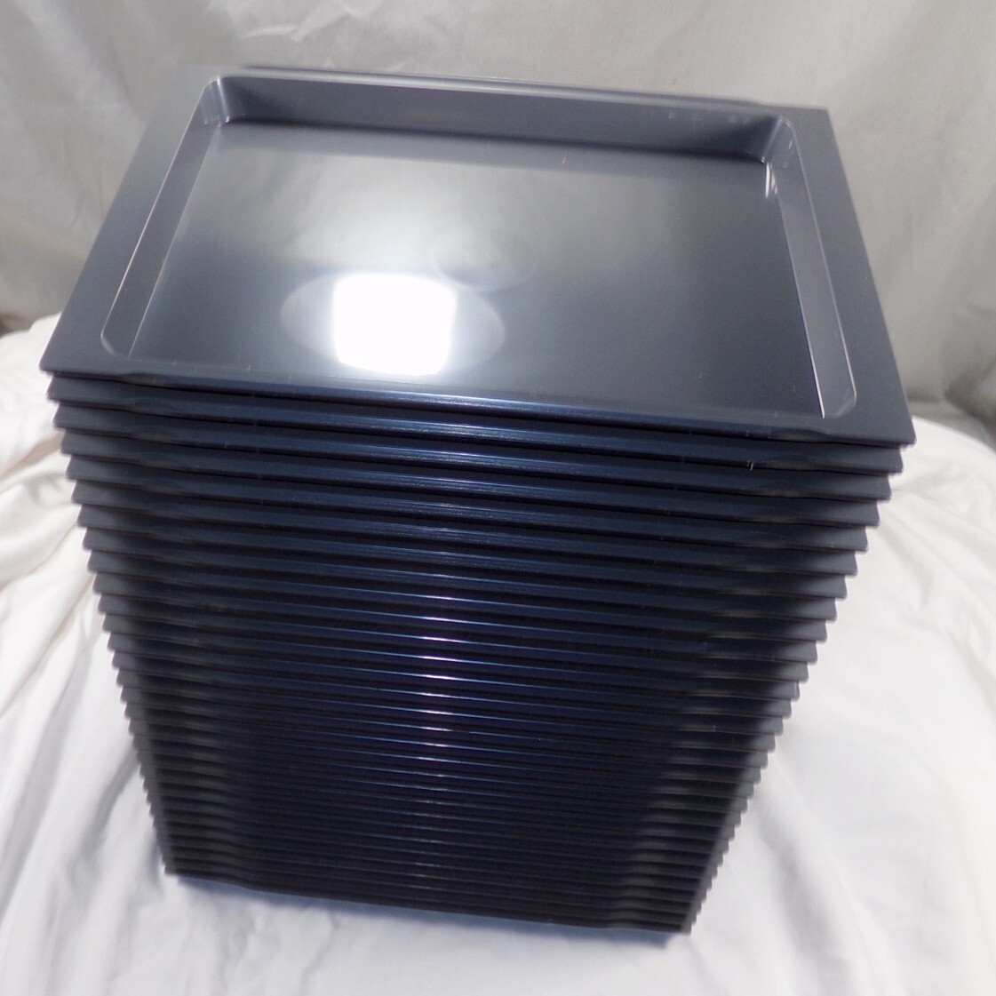 Lot of 29 Delta Airlines Trays 10.5"x7.5" Gray Stacking 044207412 TV ...