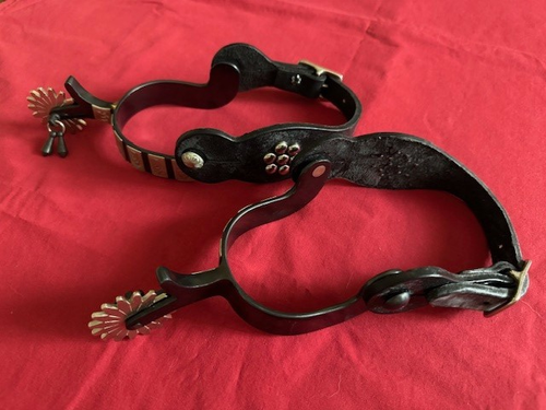 WESTERN SPURS SHORT SHANK Pre-owned, never worn -Used in a western ...