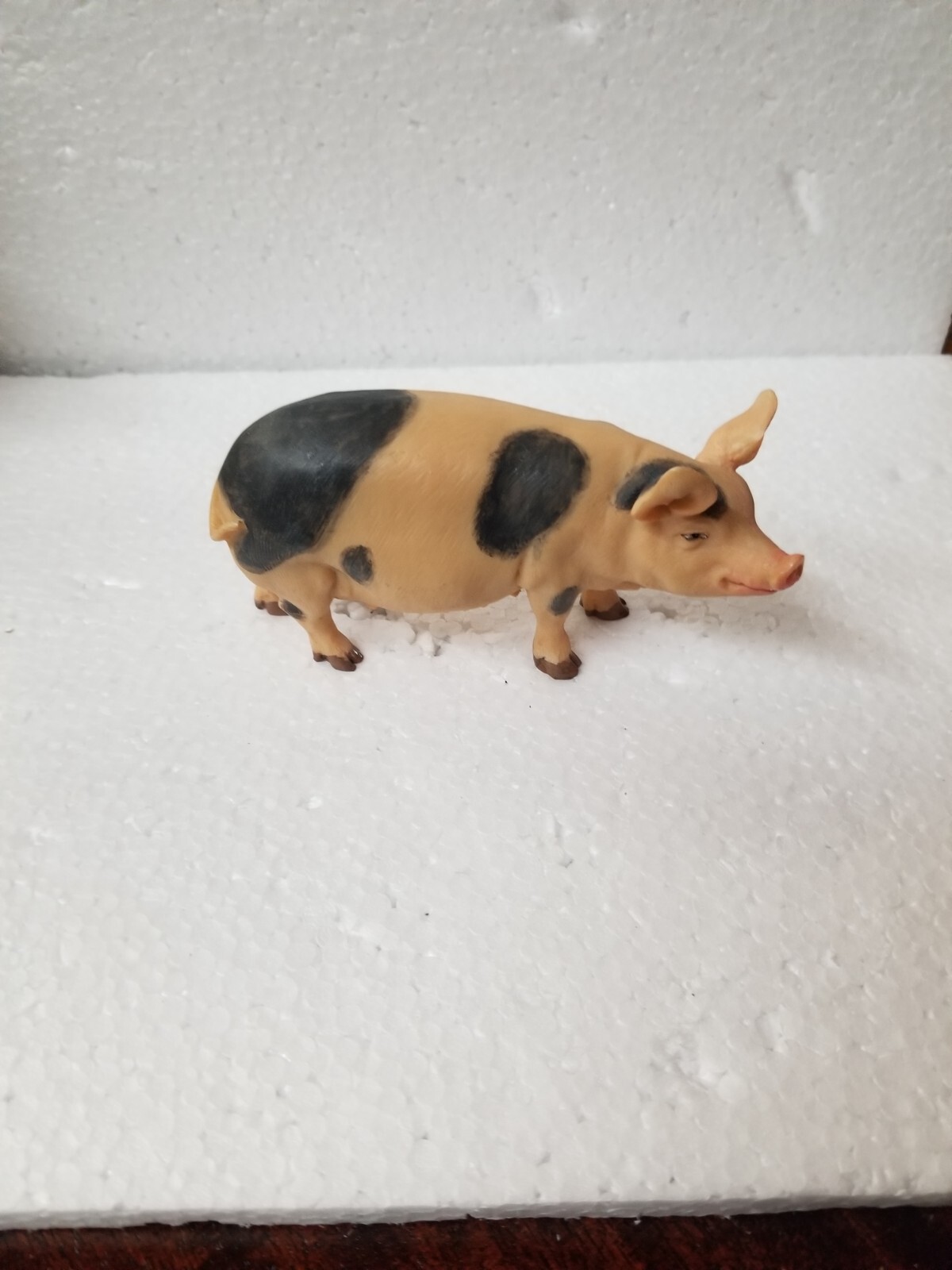 Resin Spotted Sow Pig | eBay
