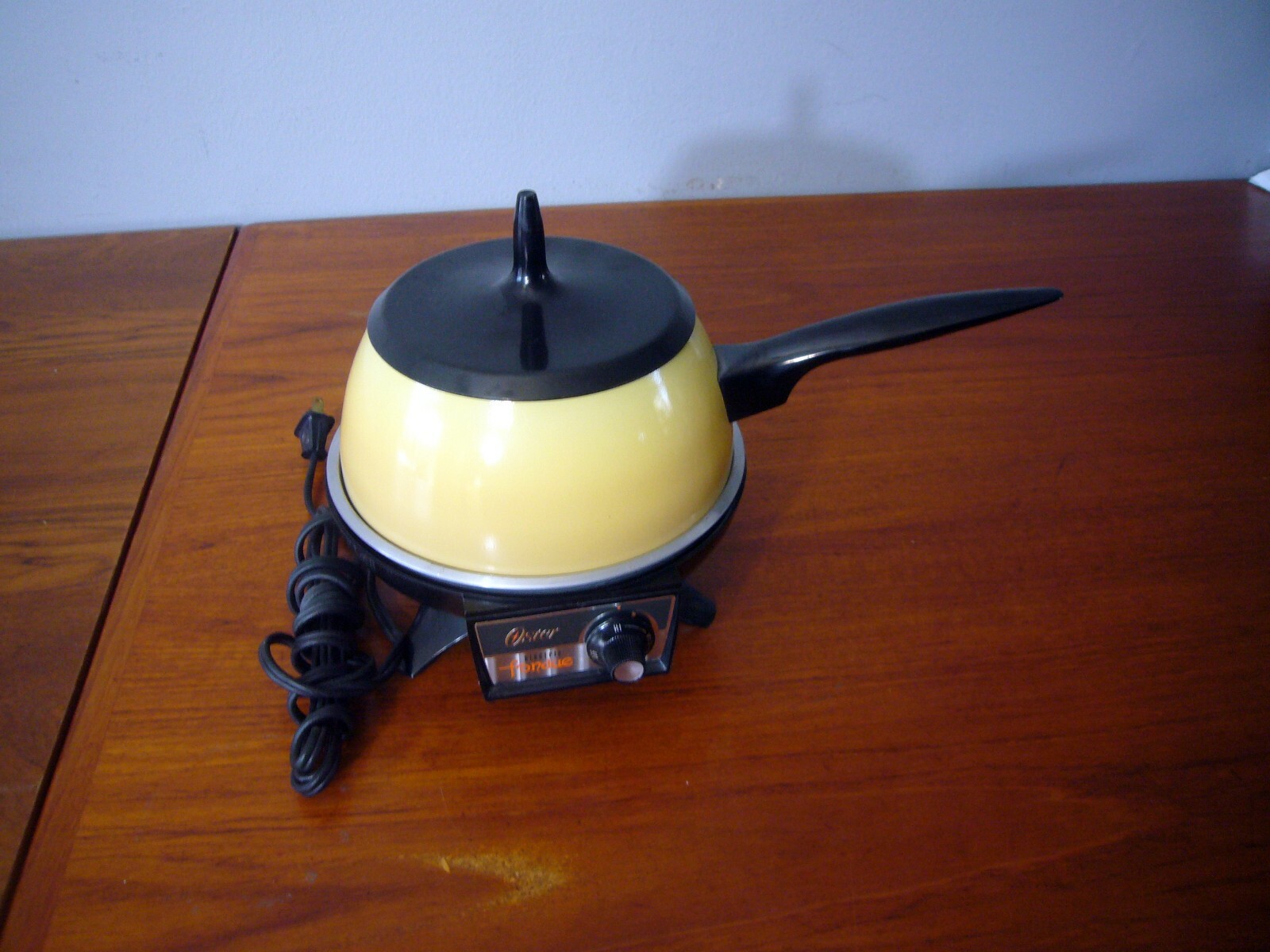 Vintage OSTER Electric Fondue Harvest Gold 701 - Made in USA 7.B2 | eBay