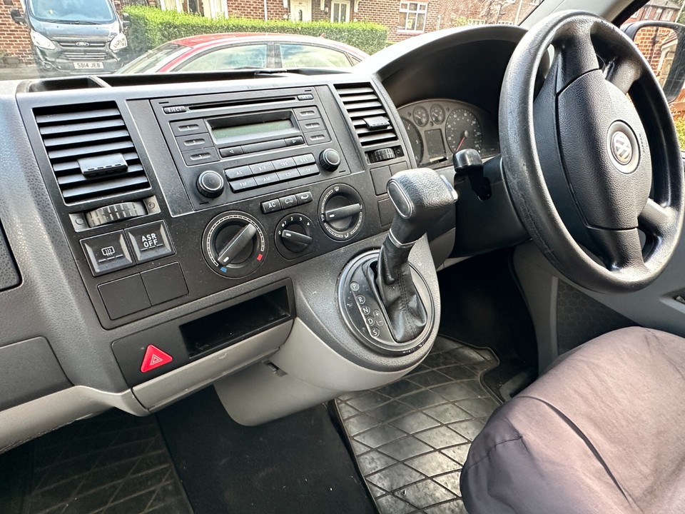 Volkswagen VW Transporter T5 Shuttle LWB Auto Kombi 6 Seater Crew Van ...