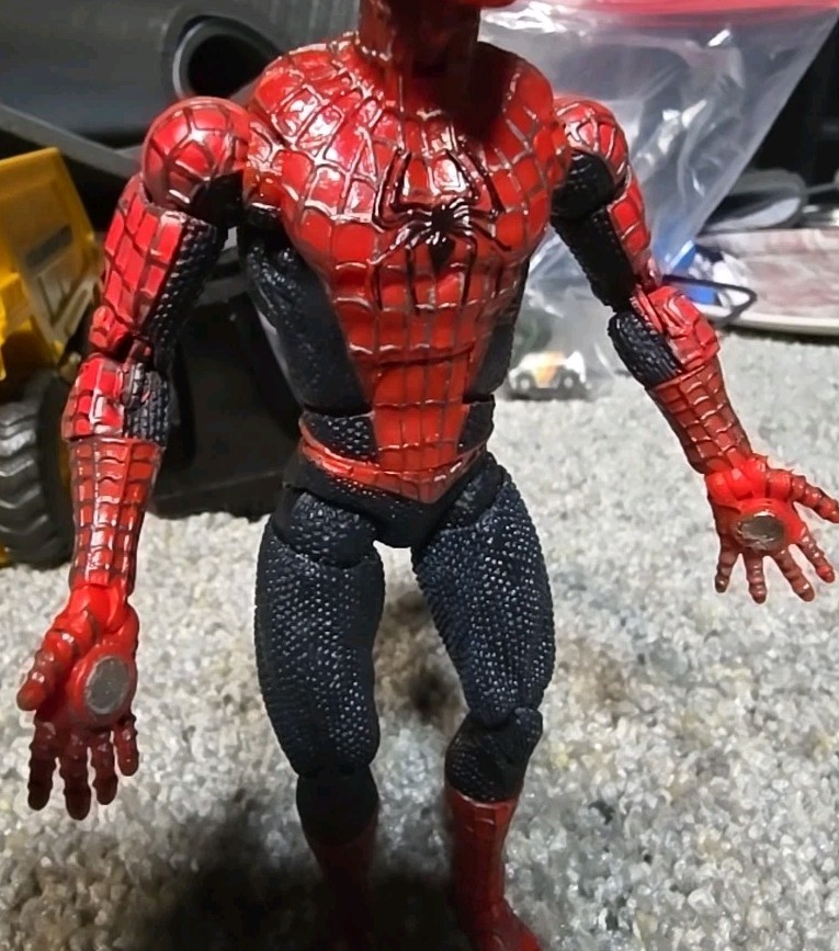 2003 Spider-Man 2 Movie Magnetic Spider-Man Action Figure Tobey Maguire ...