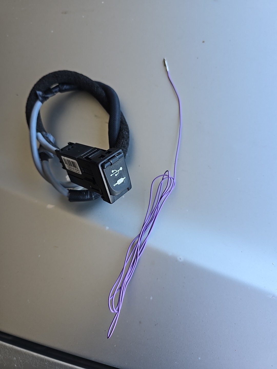 TOYOTA OEM USB/AUX ADAPTER JACK PLUG W/TRIGGER REV WIRE | eBay