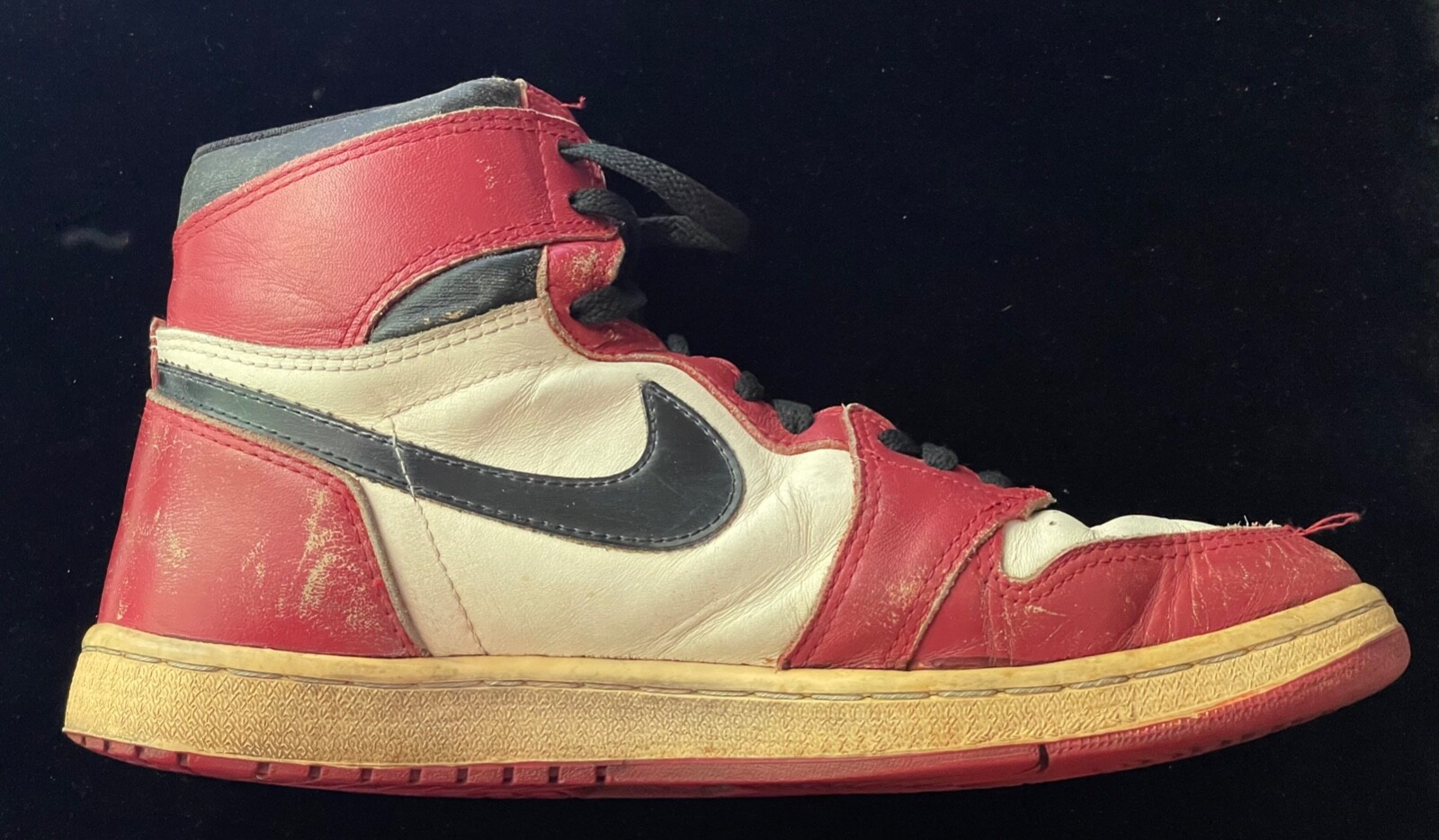 Michael Jordan Rookie Original 1985 Nike Air Jordan 1 Shoes "Chicago ...