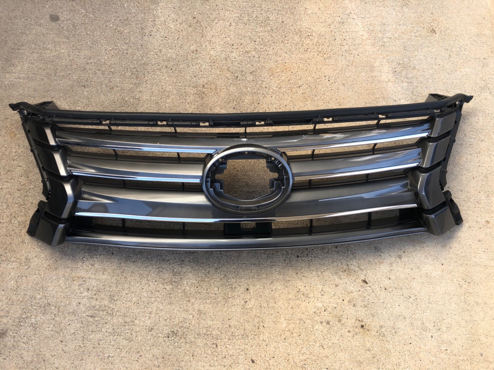 LEXUS LX570 FRONT GRILLE ASSEMBLY 2016-2021 OEM 53101-60570 NO EMBLEM ...