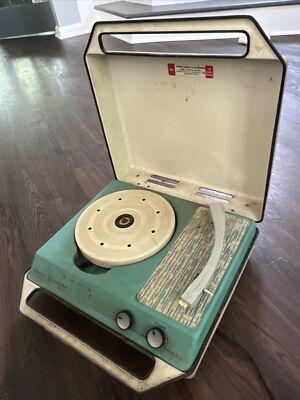 Vintage GE General Electric Record Player Metal Clamshell Case Original ...