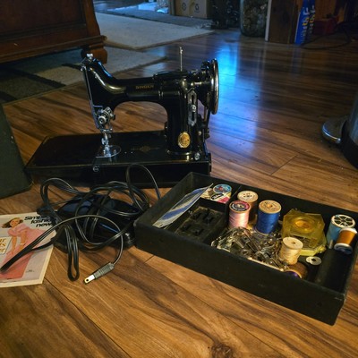 1939 Singer 221-1 Featherweight Rare Fully Functional In Mint Condition ...