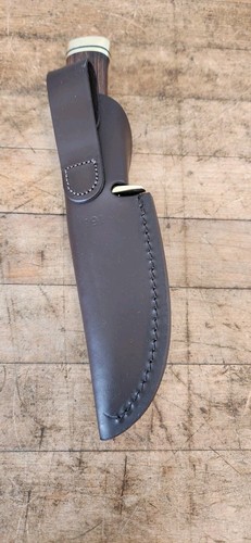 Buck 192 Vanguard Fixed Blade Hunting Knife 420HC Walnut Belt Sheath ...