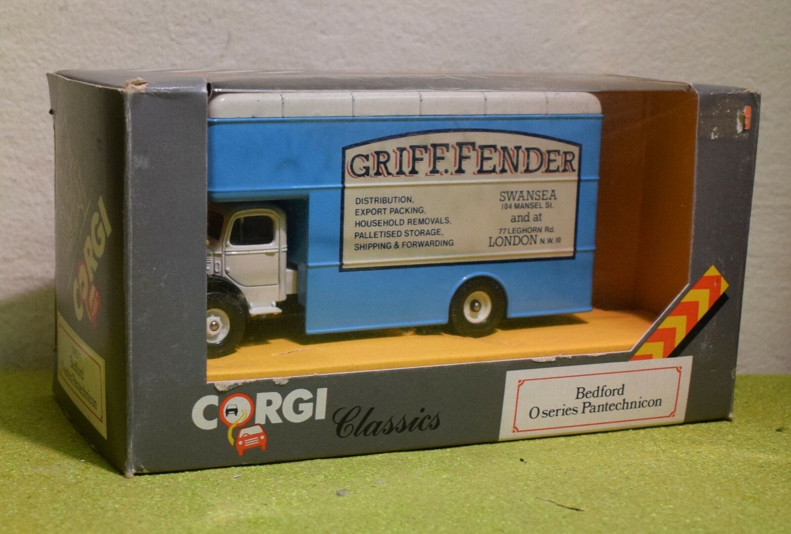 DIE CAST CORGI CLASSICS BEDFORD O SERIES PANTECHNICON C953/5 GRIFF ...
