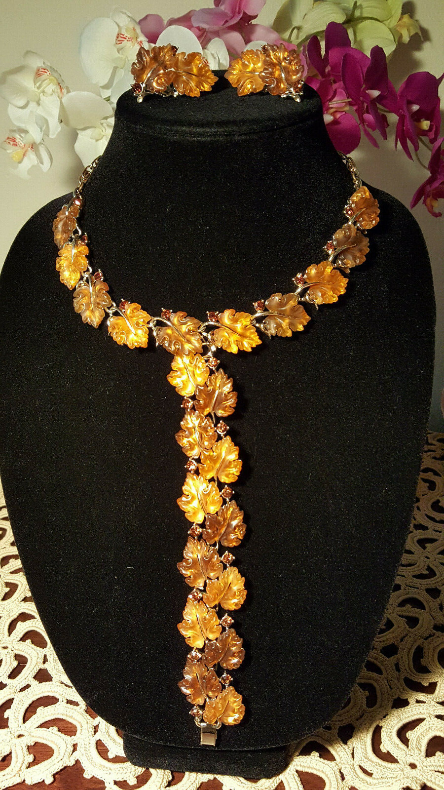 Signed Vintage Lisner Two Tone Amber/Brown Thermoset Oak Leaf Parure ...