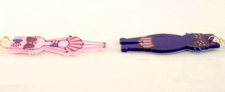 2" ASYMMETRICAL CAT COUPLE IN PATRIOTIC SWIMSUITS ACRYLIC DROP DANGLE ...