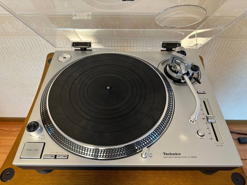 Technics SL-1200GR Silver Direct Drive Turntable System Record Player ...