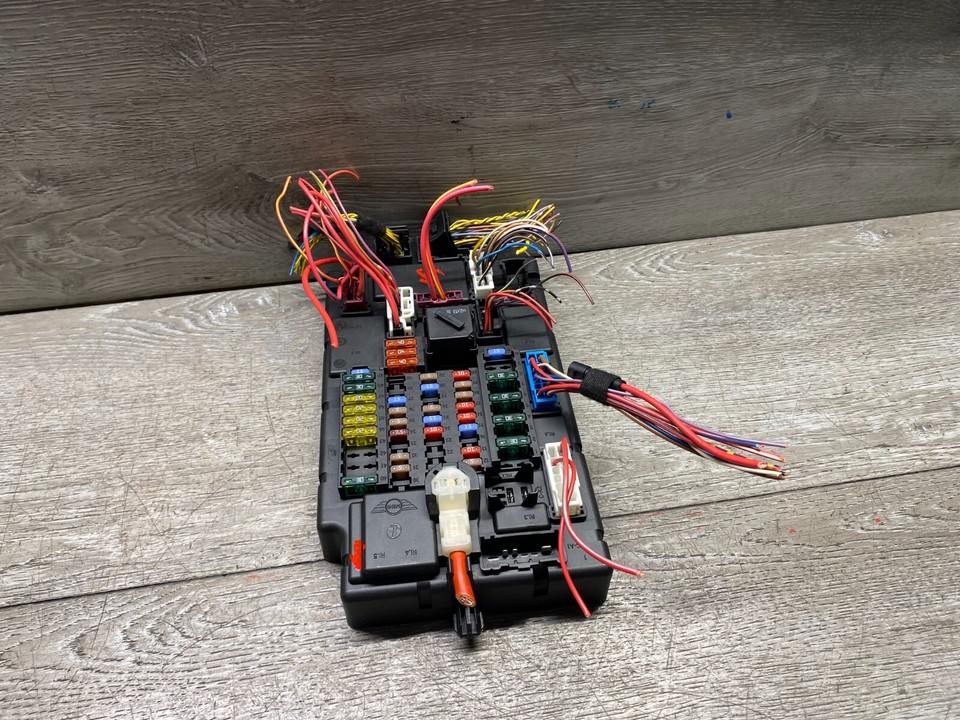MINI COOPER R56 2007-13 UNDER DASH FUSE RELAY JUNCTION POWER BOX PL3 ...