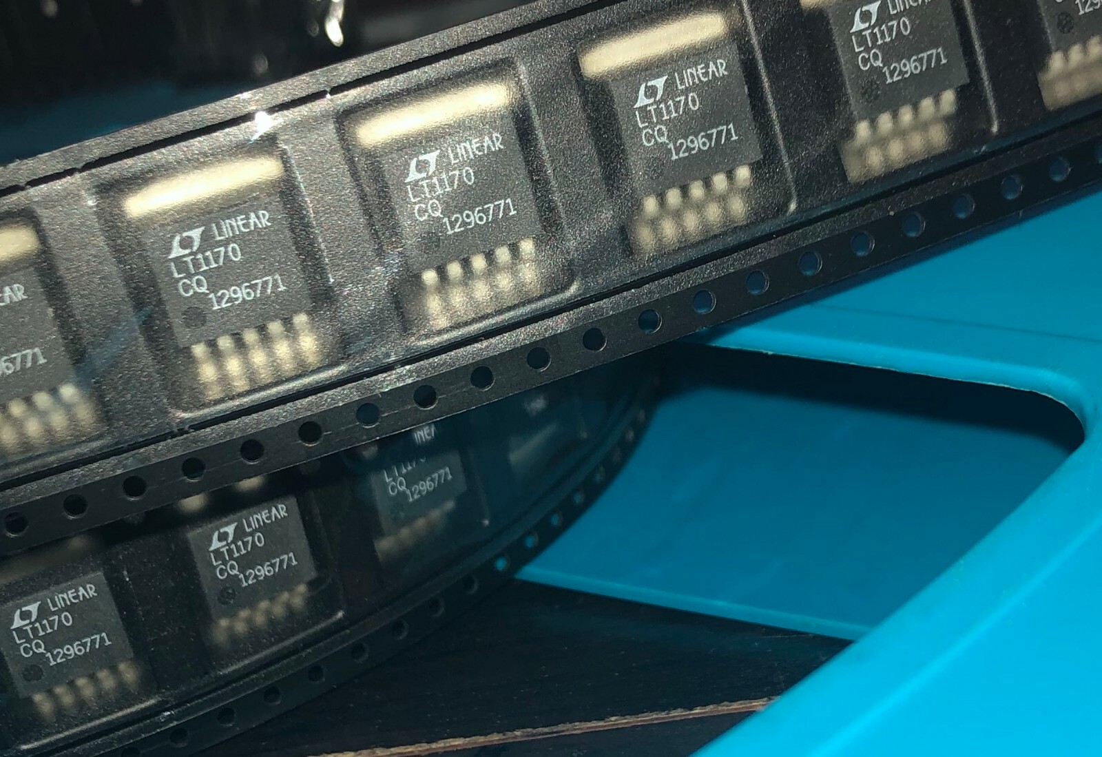 LINEAR TECH LT1170CQ TO-263 100KHz 5Amp DC/DC Converter IC **NEW** Qty ...