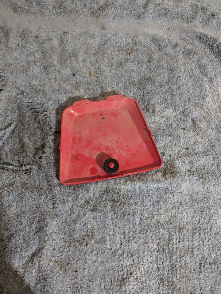 LID, FENDER FRONT (RED) 53341-31G06-YT9 Suzuki KINGQUAD 700 2005-2007 ...