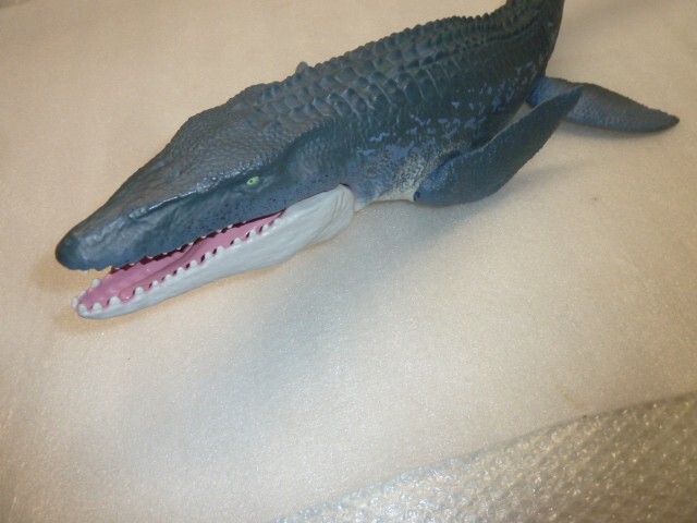 JURASSIC WORLD: Super Colossal Mosasaurus Real Feel Water Toy Dinosaur ...