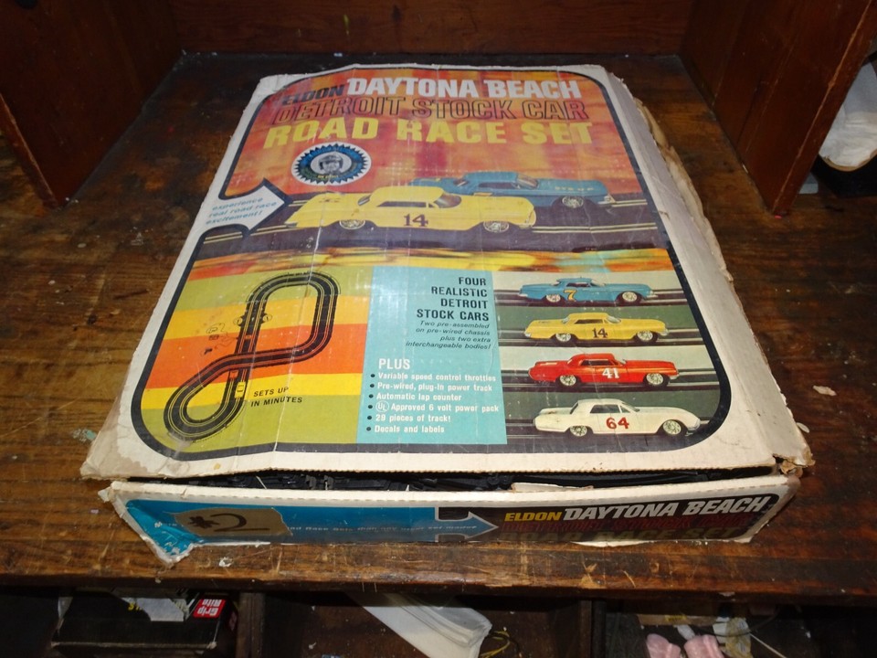 1963 ELDON DAYTONA BEACH RACING SET 1/32 SLOT CAR SET CARS 26 PC TRACK ...