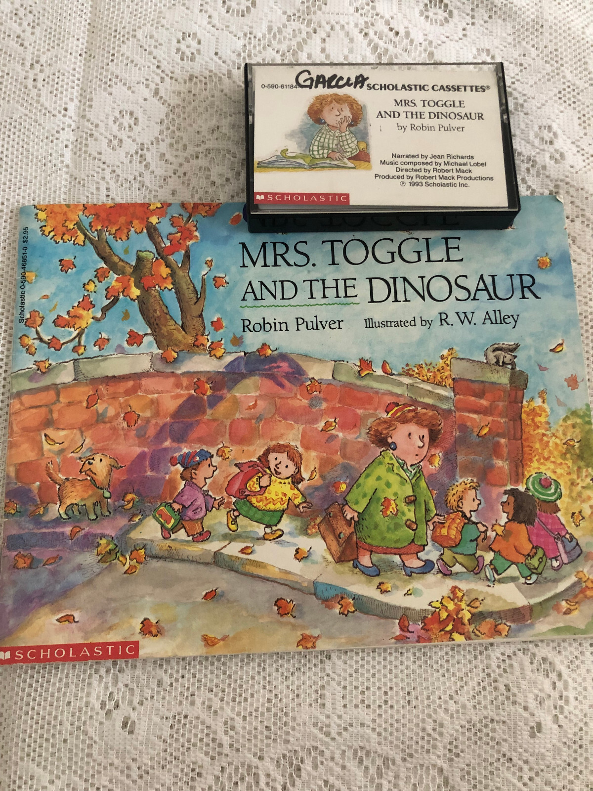 Mrs Toggle and The Dinosaur by Robin Pulver Audio Tape with Book | eBay