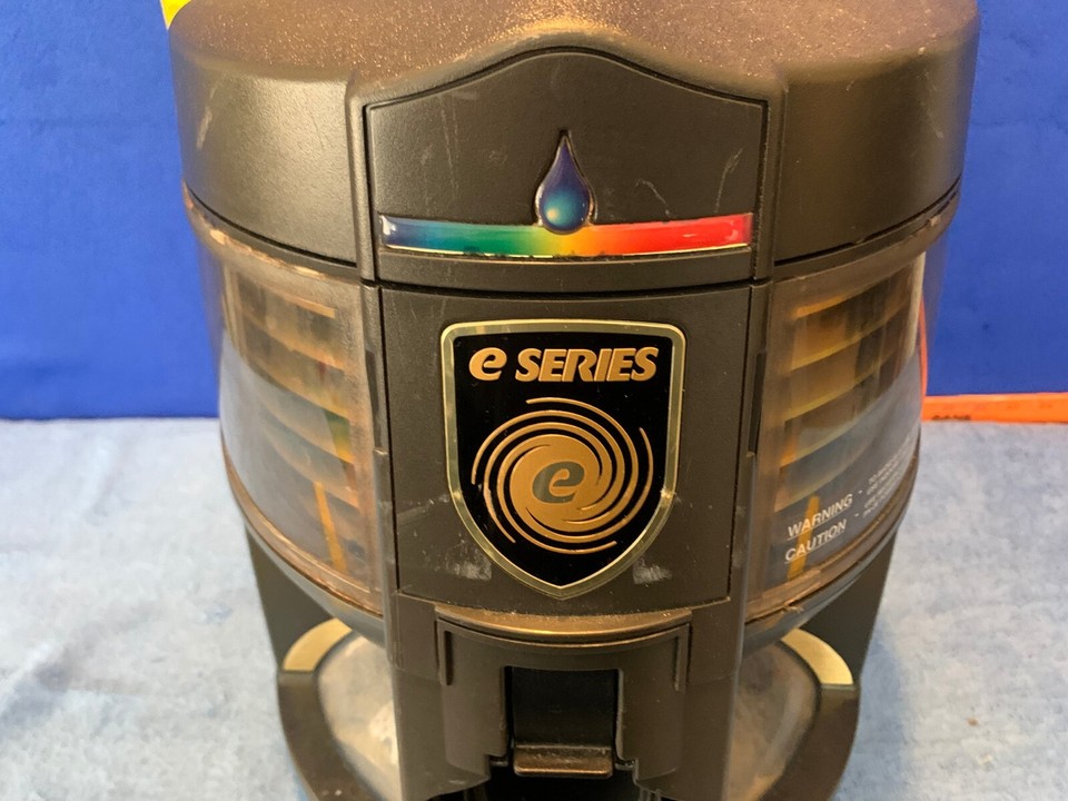 Rainbow E2 Vacuum Cleaner Motor Unit 1 WATER CANISTER CLIP NEEDS ...