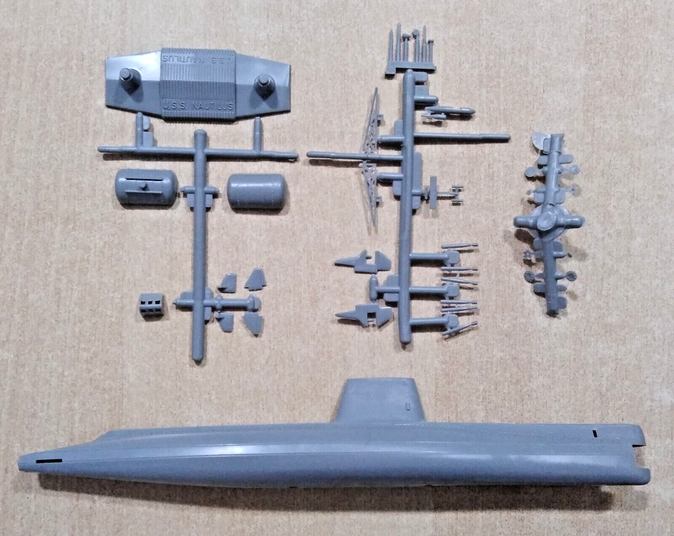 02-308 REVELL 1:305 Scale USS NAUTILUS (SSN-571) Plastic Model Kit ...