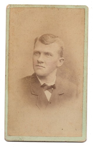 ANTIQUE CDV C. 1870s PHIPPS HANDSOME YOUNG MAN IN SUIT NEW CASTLE ...