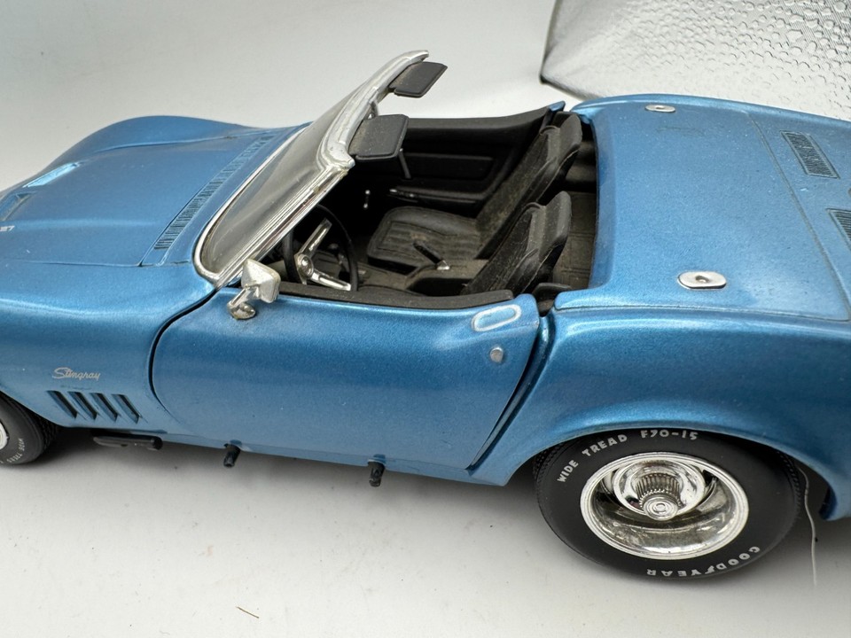 1/18 REVELL DIECAST CAR ** LOOSE ** BLUE '69 CHEVROLET CORVETTE ...