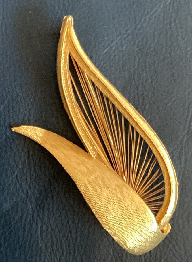Monet Gold Tone Brooch Modernist Pin Vintage 3 Inches Leaf Design Pin ...