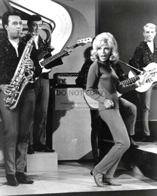 NANCY SINATRA IN "SPEEDWAY" - 8X10 PUBLICITY PHOTO (FB-257) | eBay UK