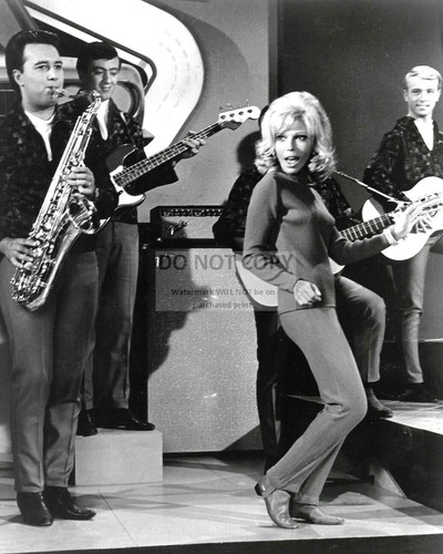 NANCY SINATRA IN "SPEEDWAY" - 8X10 PUBLICITY PHOTO (FB-257) | eBay