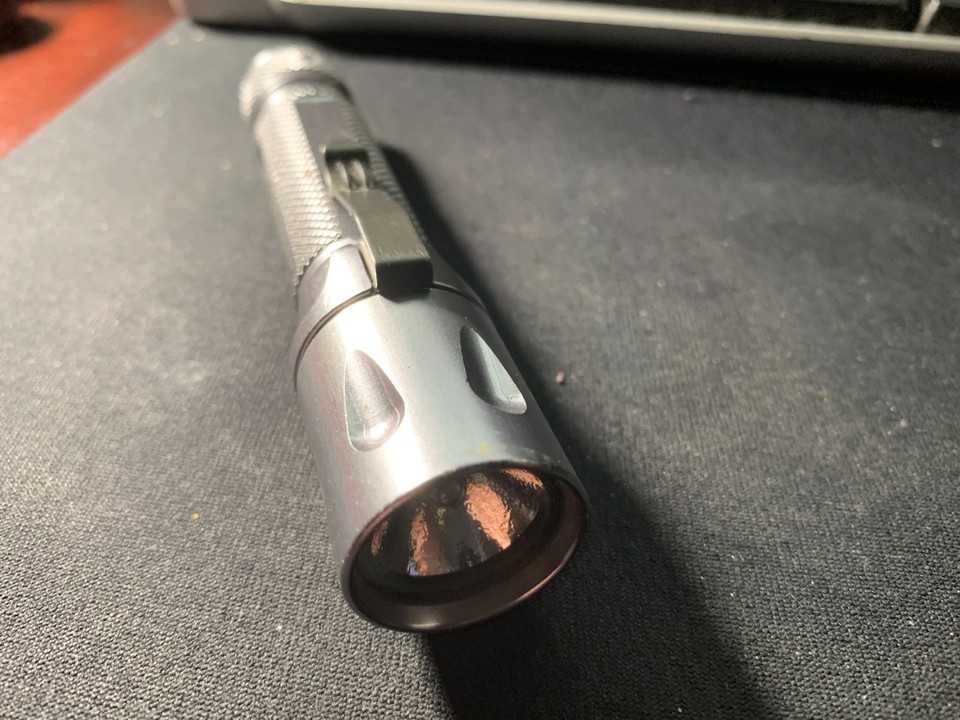 surefire flashlight E2e used | eBay