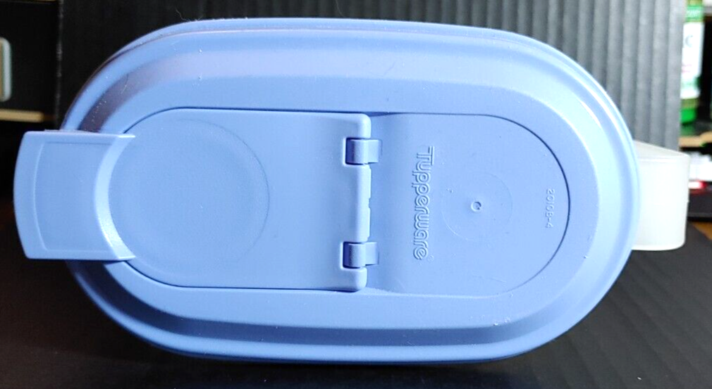 Tupperware Slim Line 2 Quart Pitcher Clear Light Blue Flip lid 2009B-1 ...
