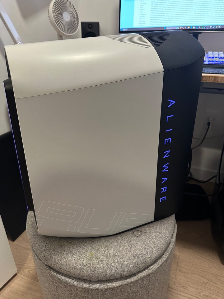 Alienware Aurora R11 Gaming PC – i7-10700K, RTX 2080 Super, 32GB RAM ...