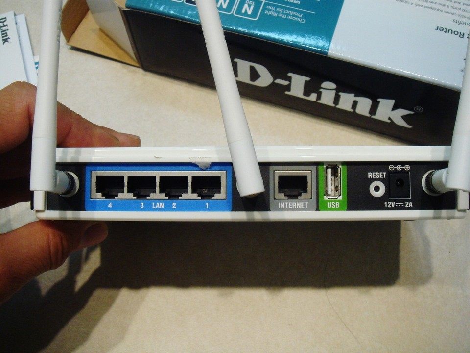 D-Link DIR-655 300 Mbps 4-Port Xtreme N Gigabit Wireless Router MINT in ...