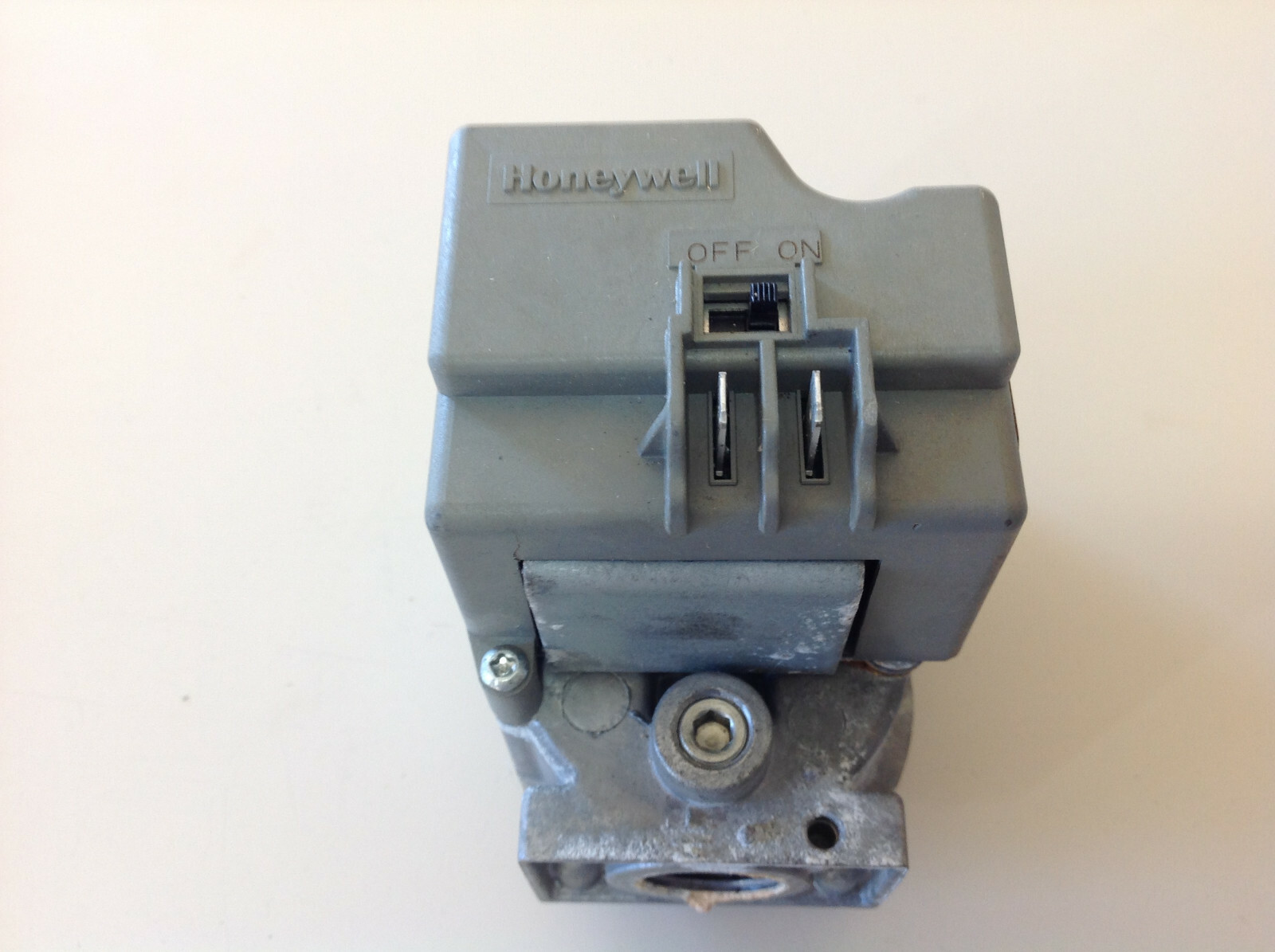 LENNOX ARMSTRONG DUCANE 100365-01 GAS VALVE HONEYWELL VR8205S2379 for ...