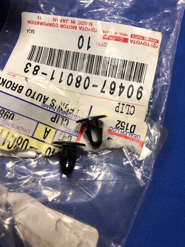 2 TOYOTA 904670801183 GENUINE OEM FRONT SEAL CLIPS | eBay