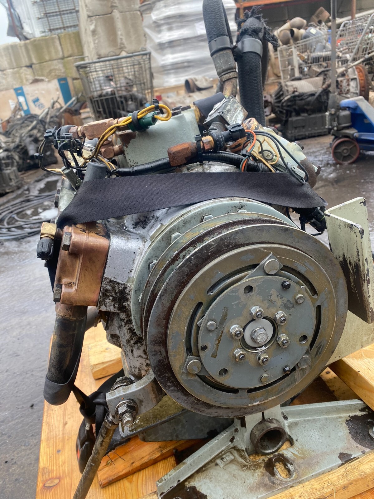 MCI PREVOST VANHOOL BUS CARRIER 05G COMPRESSOR WITH CLUTCH AND PULLEY ...