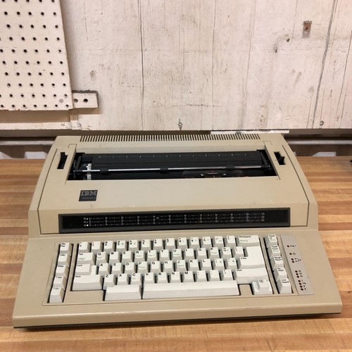 Vintage IBM Actionwriter 1 Electric Typewriter 6715-001 Made in Germany ...