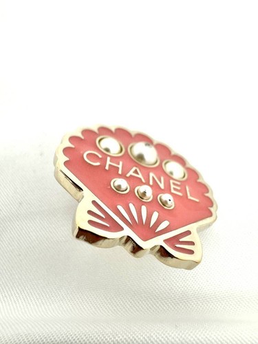 CHANEL Pin Brooch Seashell Pink Enamel Pearls Logo Gold Plated B17C ...