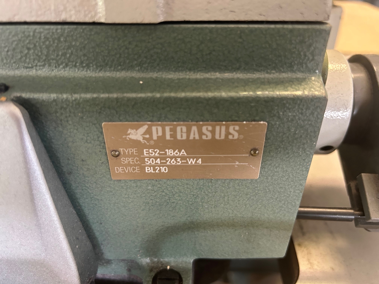 Pegasus E52-186A Industrial Overlock Serger Sewing Machine & BL ...