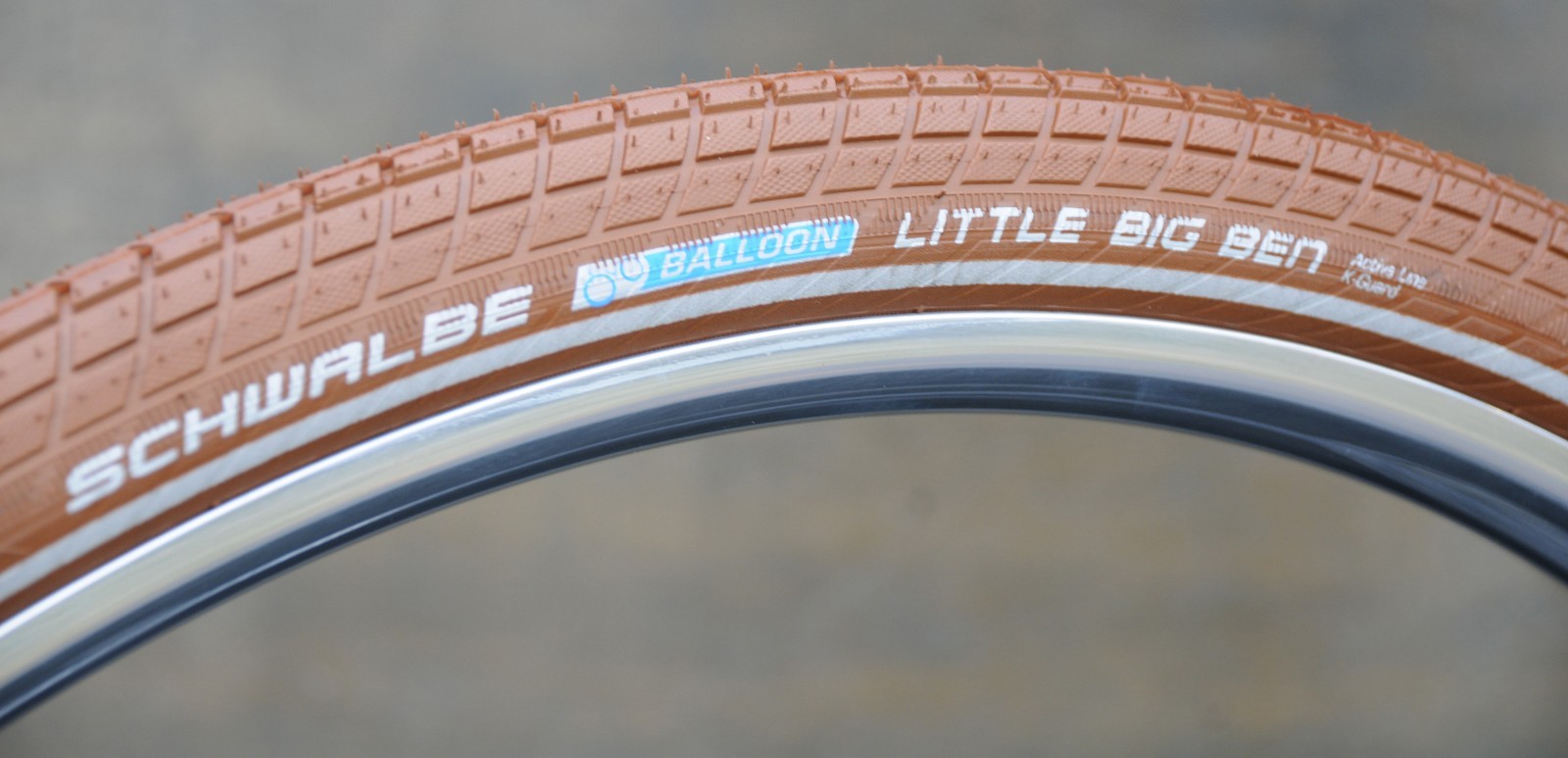 700x38 Antique Red / Brown 29er Schwalbe LBB Bicycle Tires 28" Wood ...