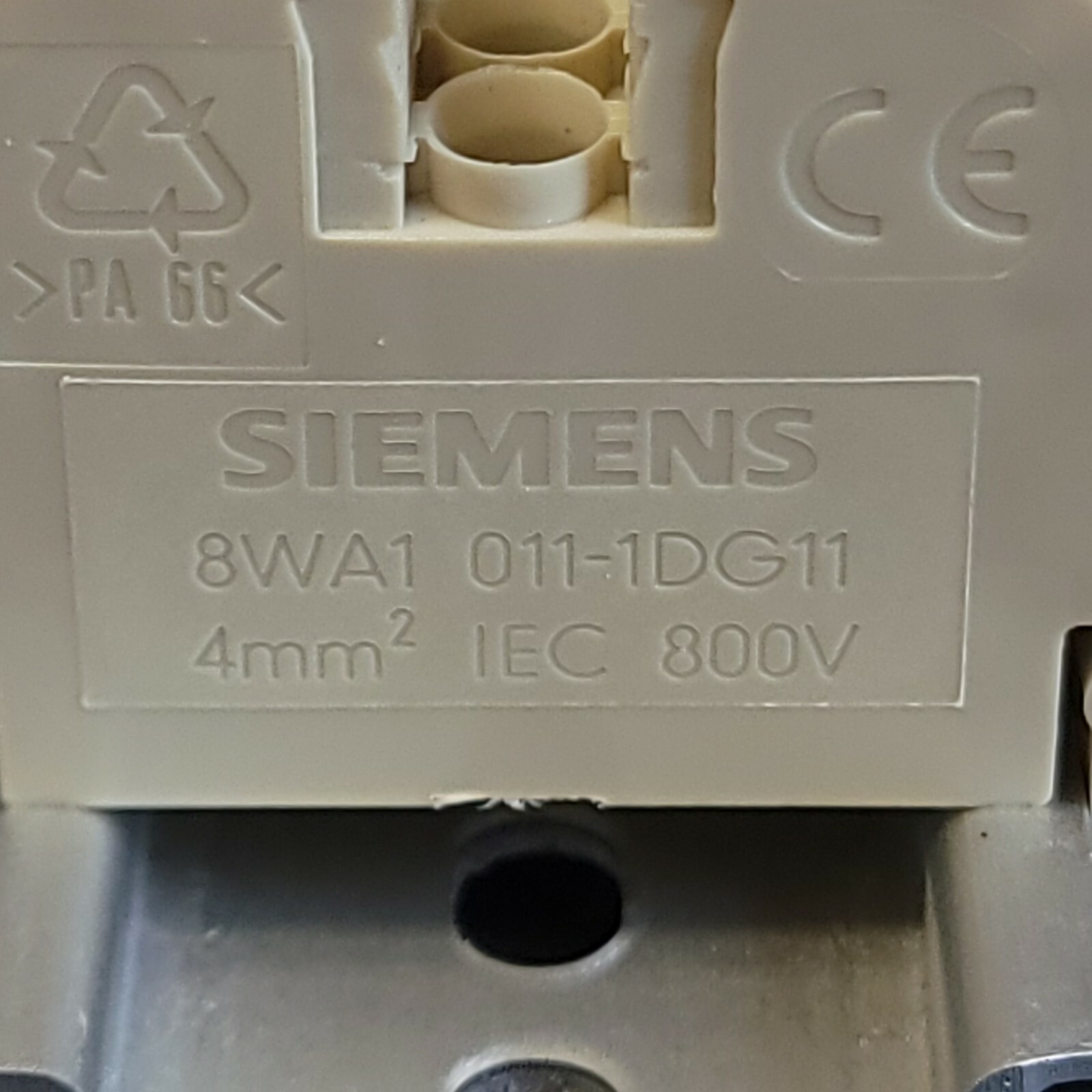 Siemens - 8WA1 011-1DG11 - Terminal Block - Beige - 18-10 AWG - 600V ...