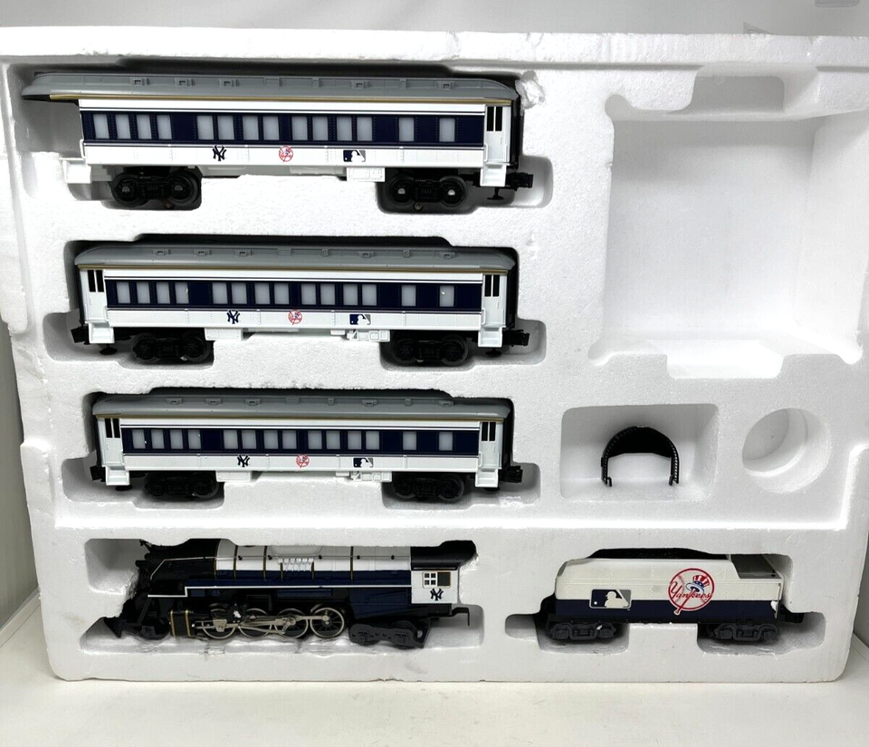 LIONEL Major League Baseball New York YANKEES Steam Berkshire Train Set ...