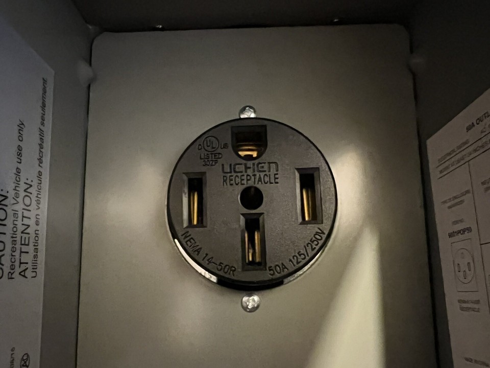 Uchen 50 AMP RV Outlet Receptacle Pedestal Box - NEMA 14-50R 50 AMP RV ...