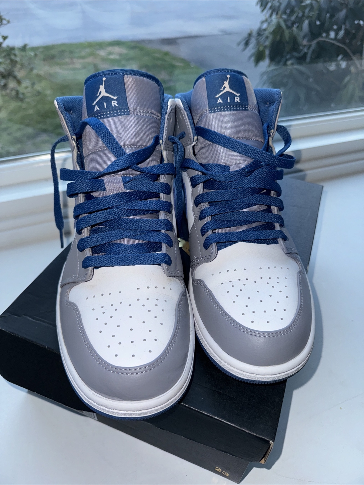 AUTHENTIC NIKE AIR JORDAN 1 MID "TRUE BLUE" US 11 - Gem