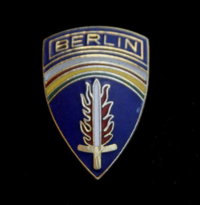 BERLIN HAT PIN US ARMY Berlin Wall crisis USCOB/USAB BRIGADE CHECKPOINT ...