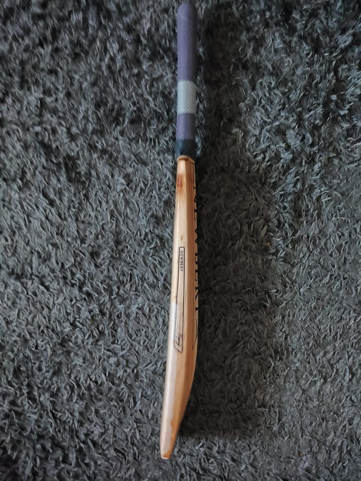 English Willow Cricket Bat - SH with Newbery stickers - Two Tone wood ...