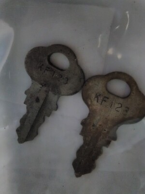 2 NEW OEM OMC JOHNSON EVINRUDE IGNITION KEYS KF123 | eBay